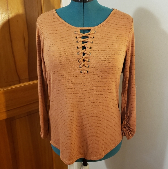 Democracy | Tops | Democracy Womens Lace Front Top | Poshmark